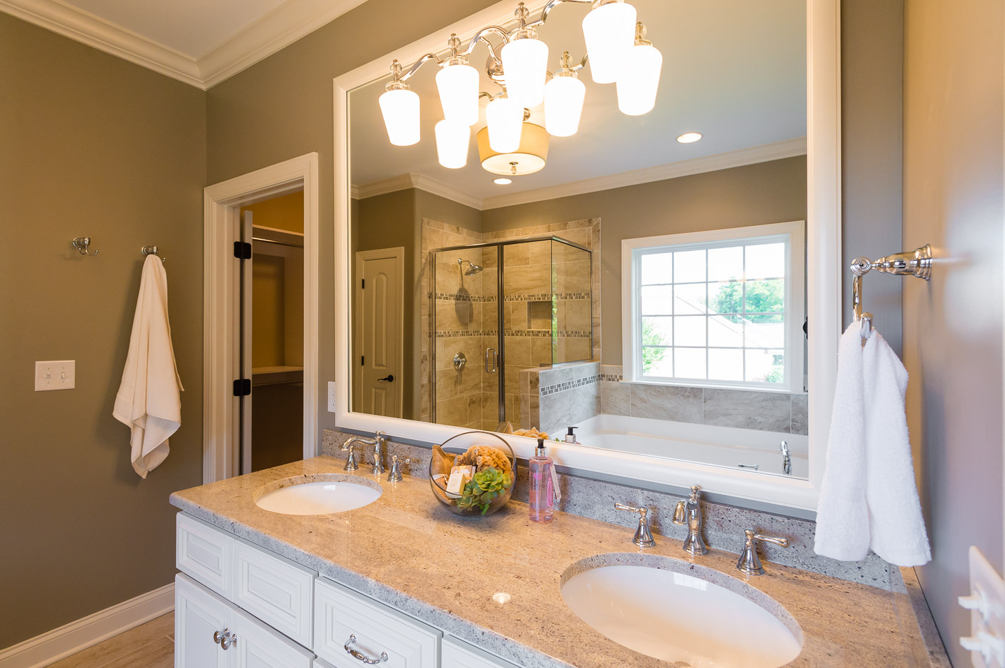 Full service interior design and home decorating firm